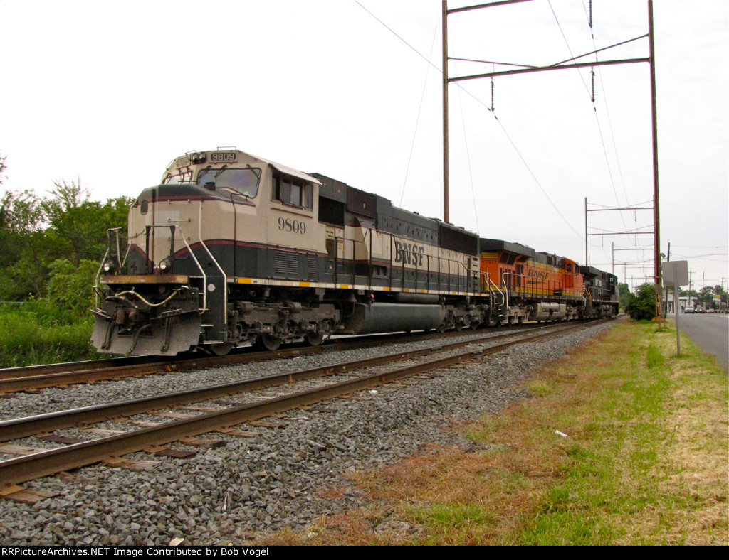 BNSF 9809 and 7617